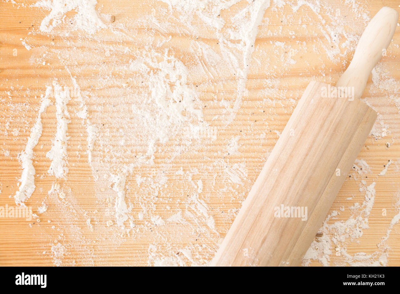 Messy floured wooden surface/ background and rolling pin Stock Photo ...