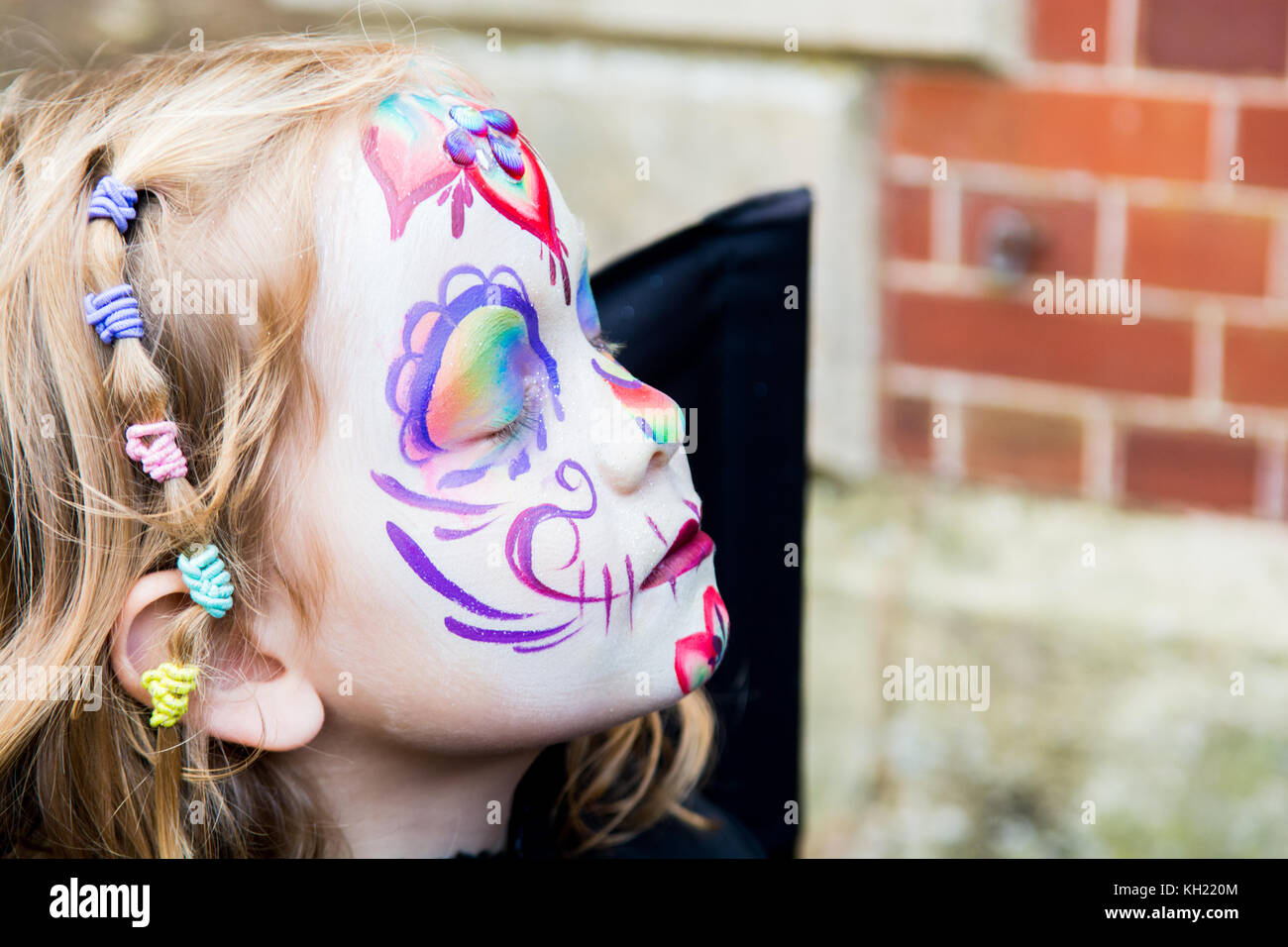 Young girl with beautiful but scary face paint Stock Photo - Alamy