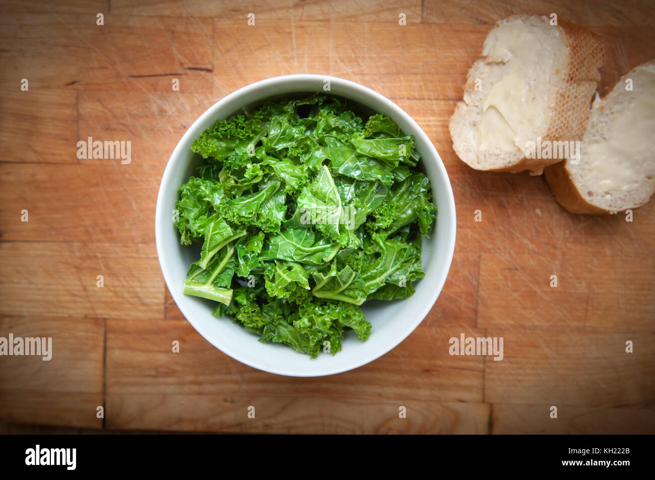 Bowl of healthy green kale, food with nutrition Stock Photo - Alamy