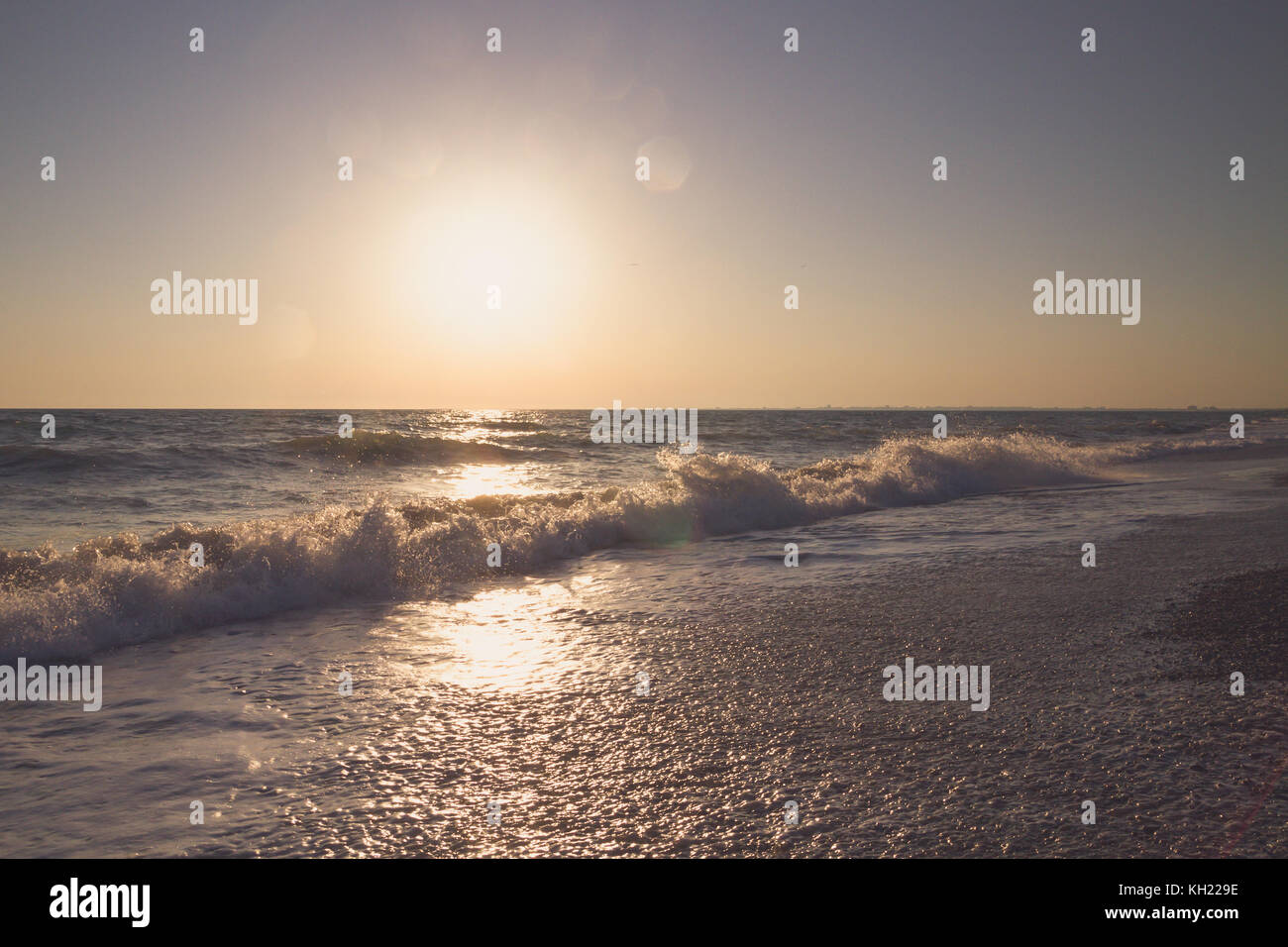 Beautiful sunset on the summer sea Stock Photo - Alamy