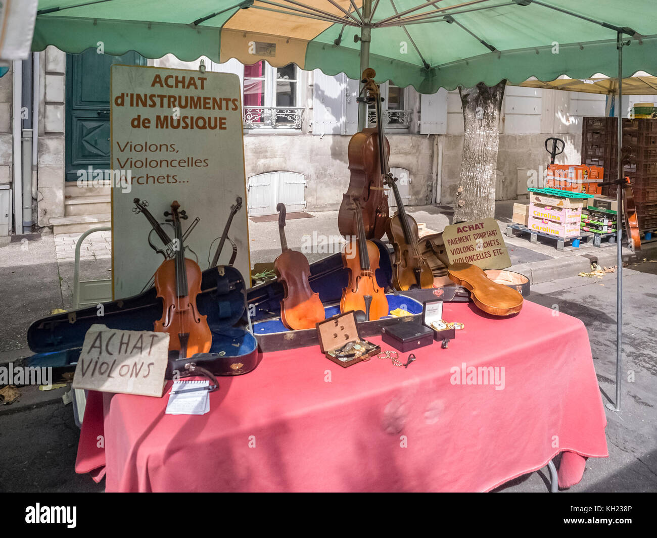 French instruments hi-res stock photography and images - Alamy