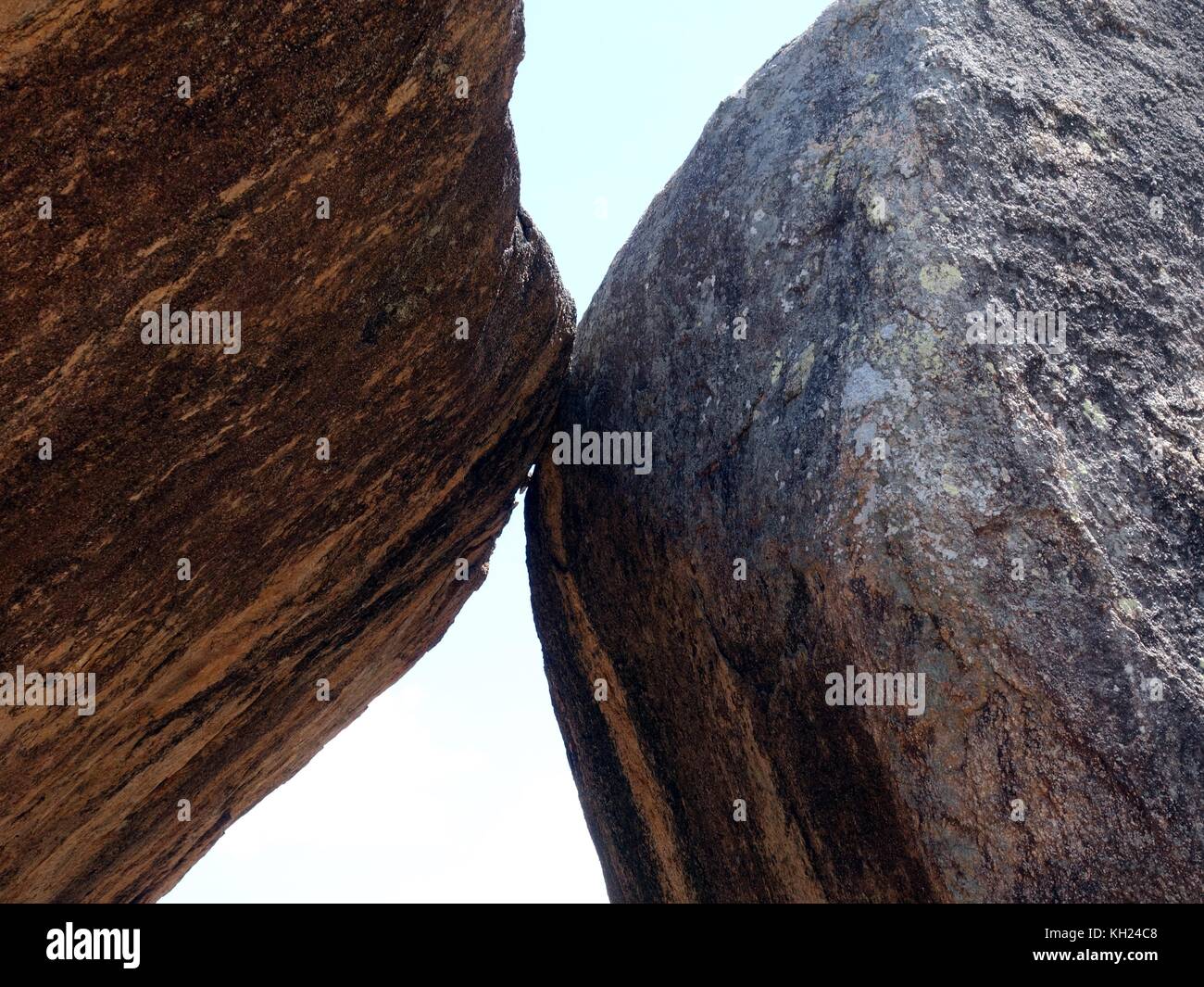 Two large boulders touching Stock Photo - Alamy
