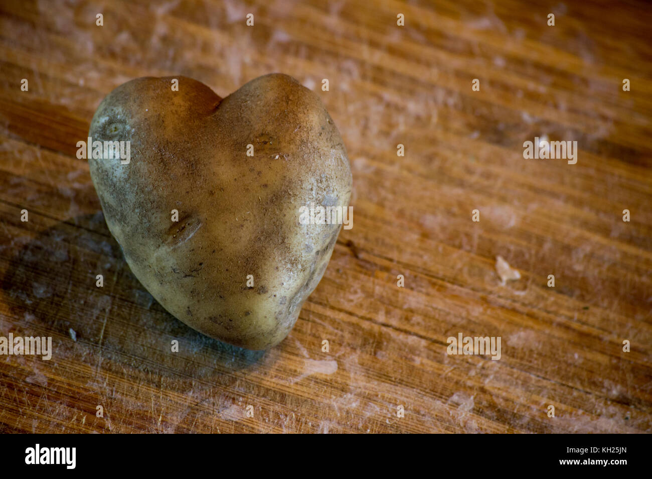 heart shape potato Stock Photo - Alamy