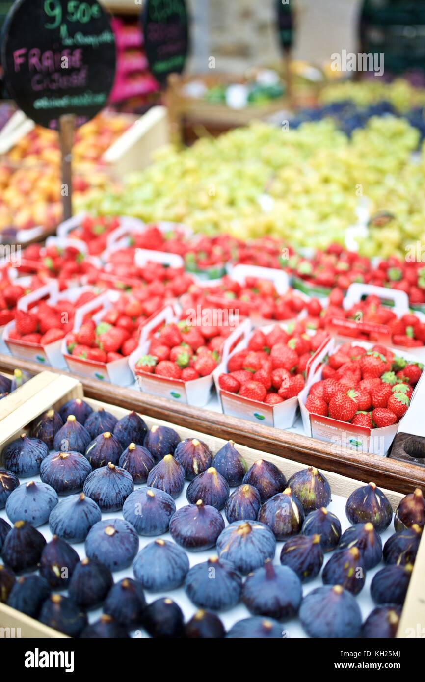 Figs at French market Stock Photo - Alamy