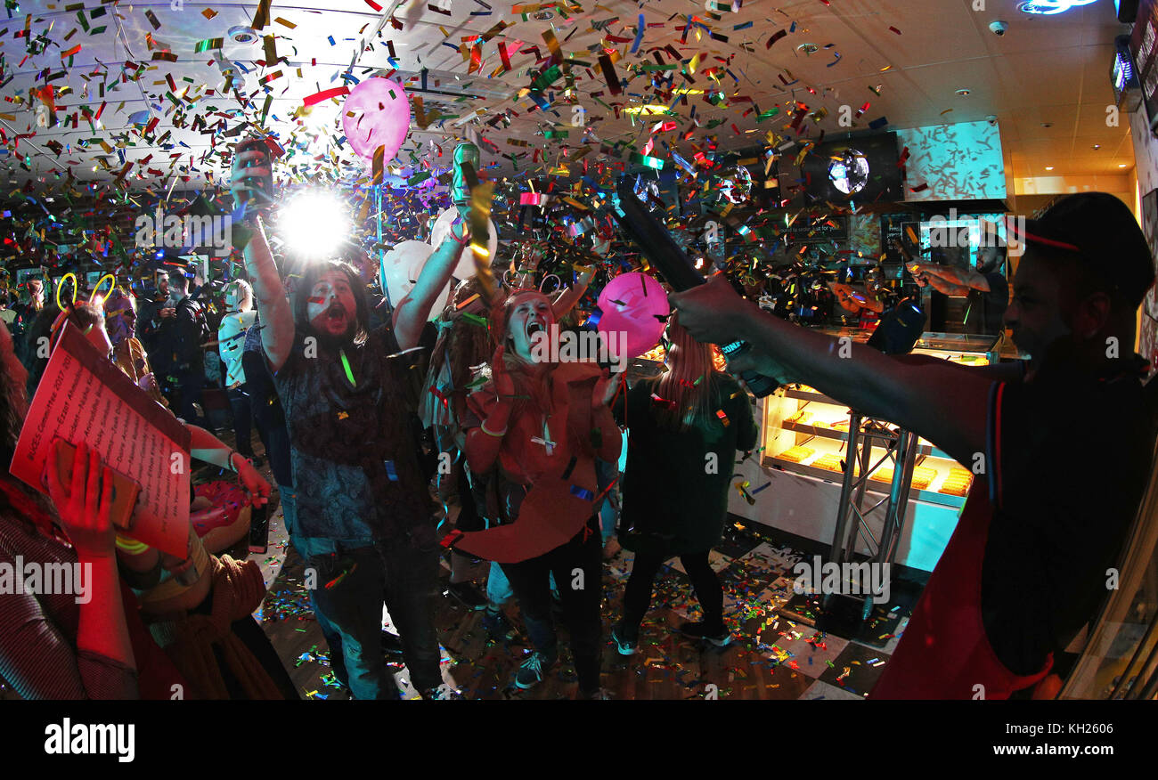 Free party sound system hi-res stock photography and images - Alamy
