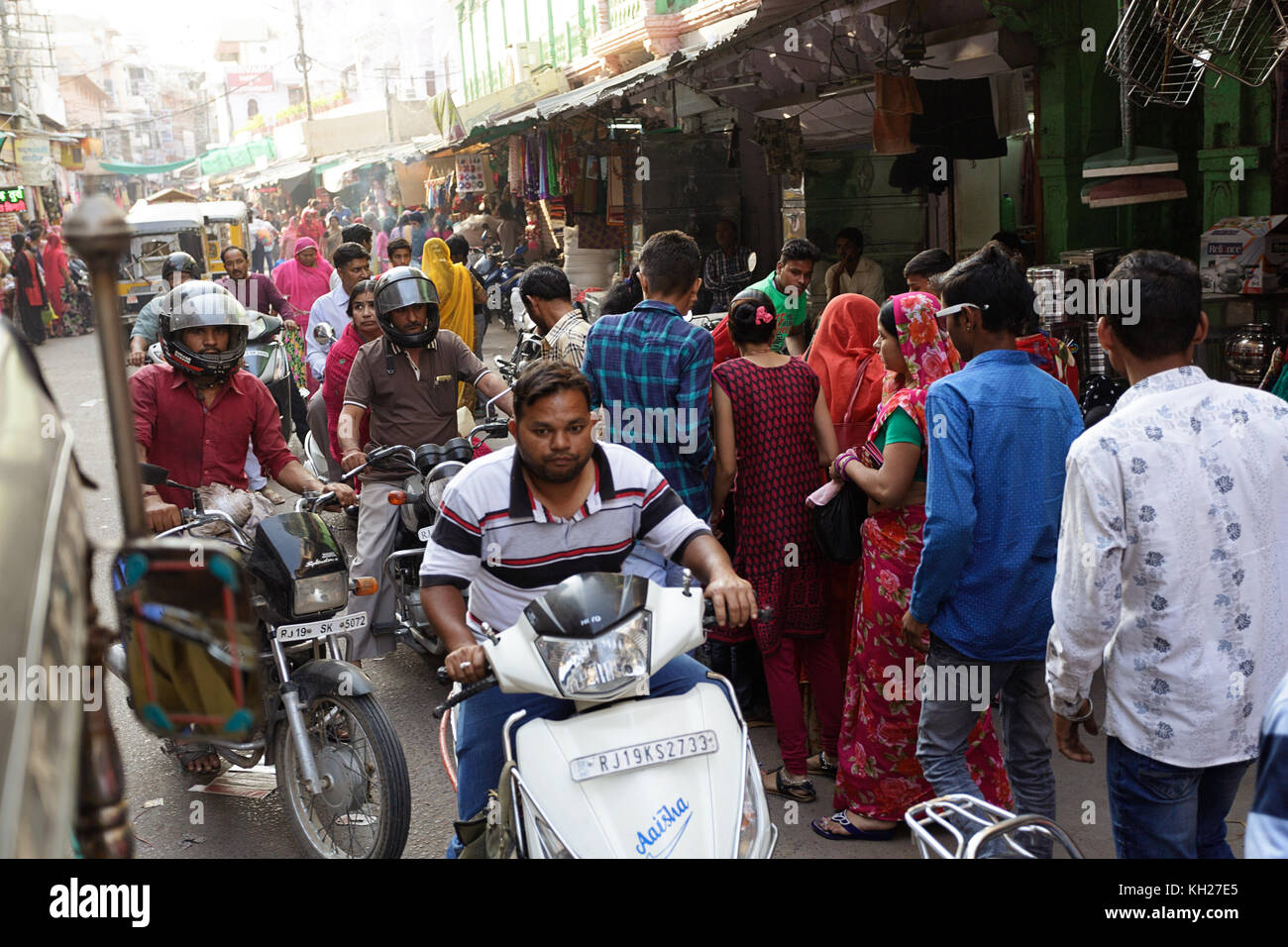 Typical street scene india hi-res stock photography and images - Alamy