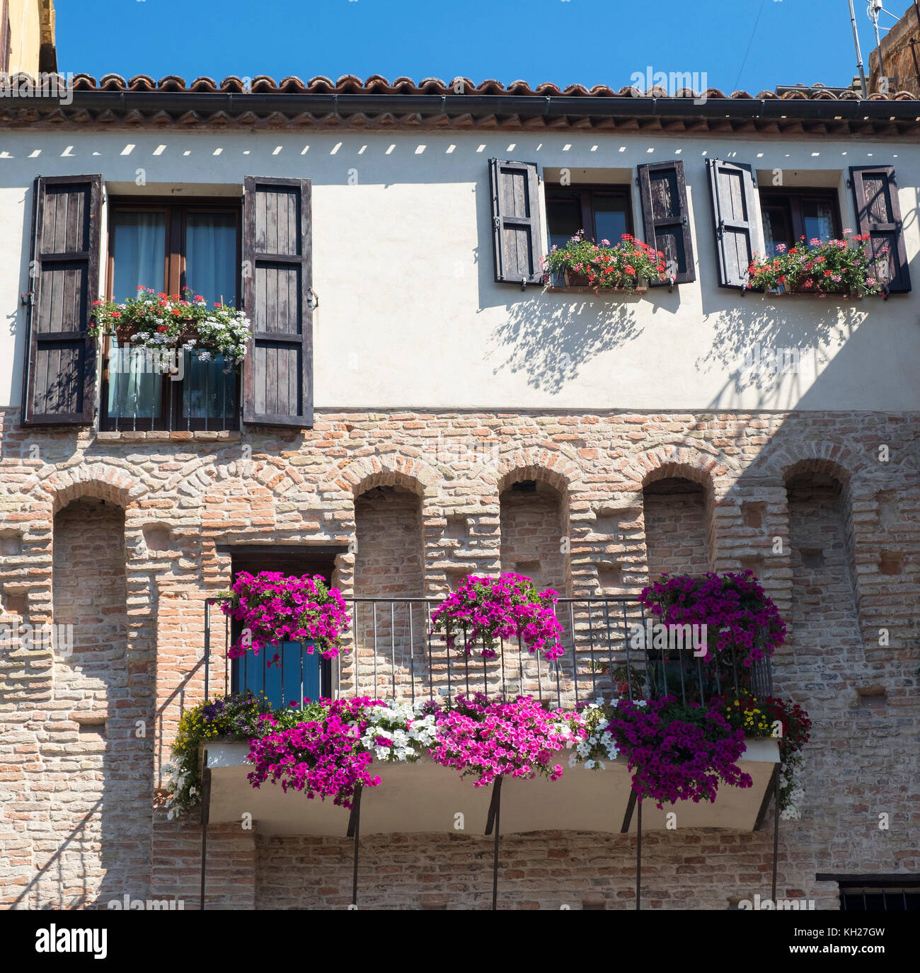 Jesi (Marches, Italy): old house along the medieval walls Stock Photo ...