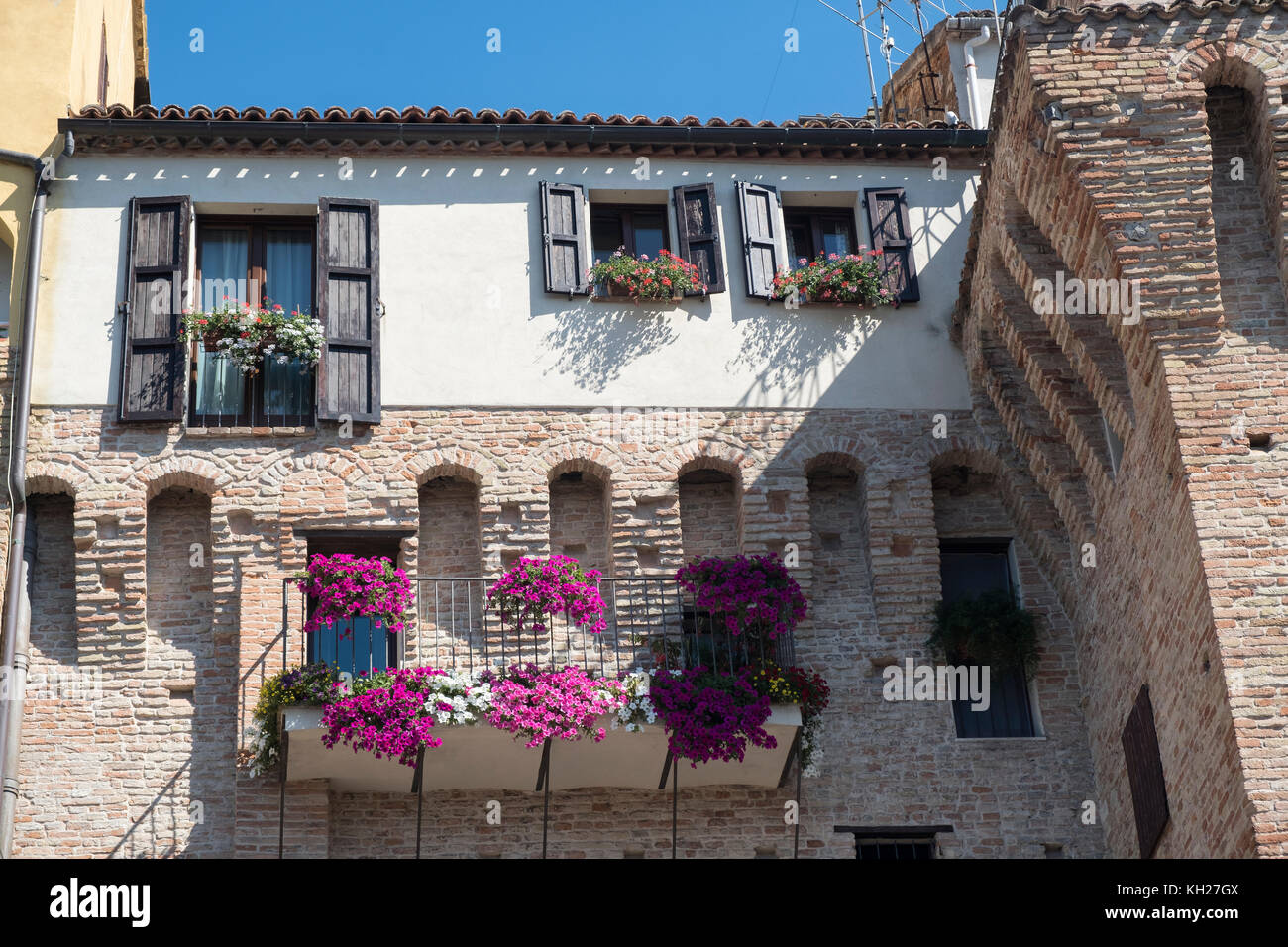 Jesi (Marches, Italy): old house along the medieval walls Stock Photo ...