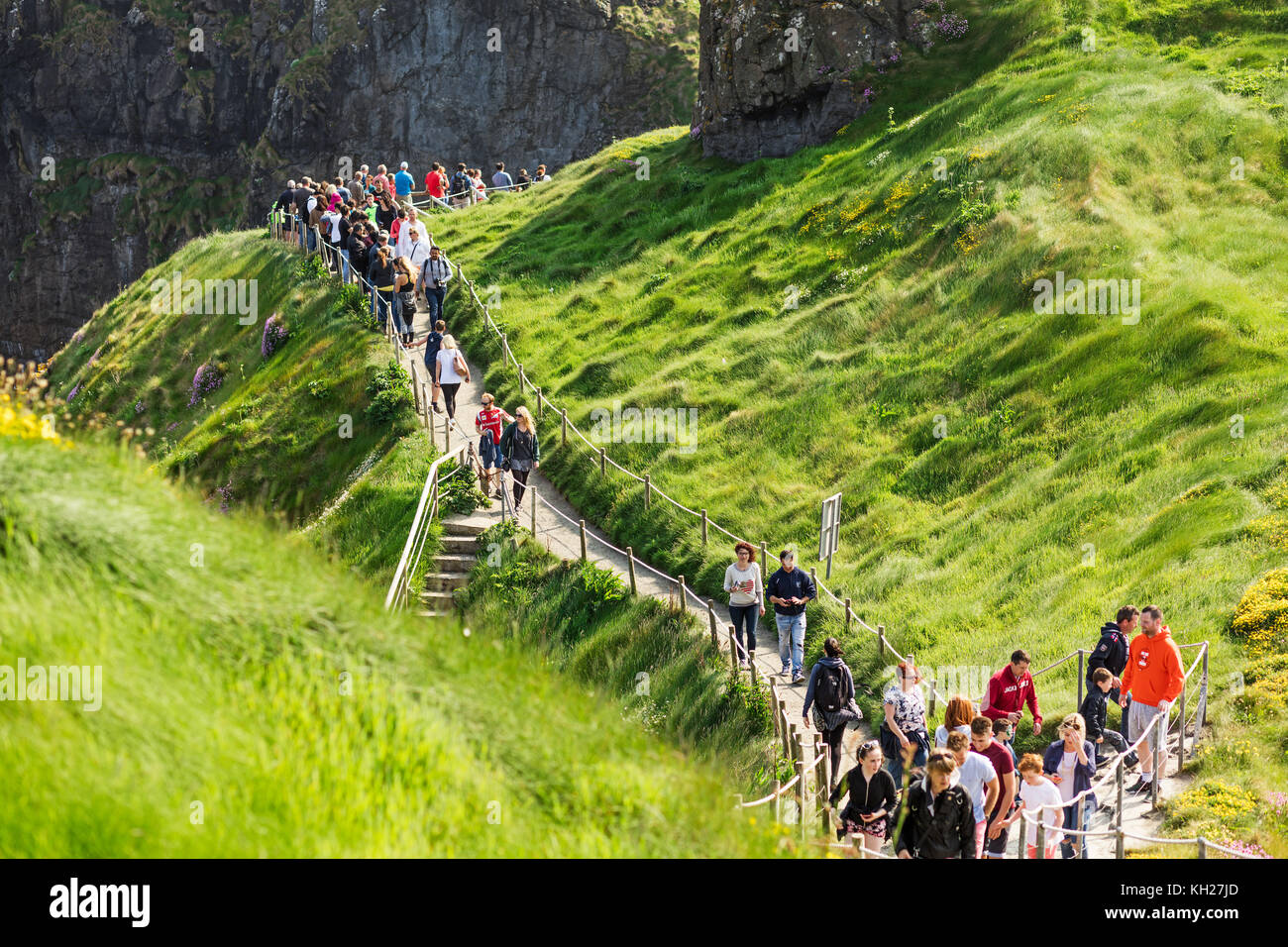 Thousands of tourists visiting Carrick-a-Rede Rope Bridge in County ...