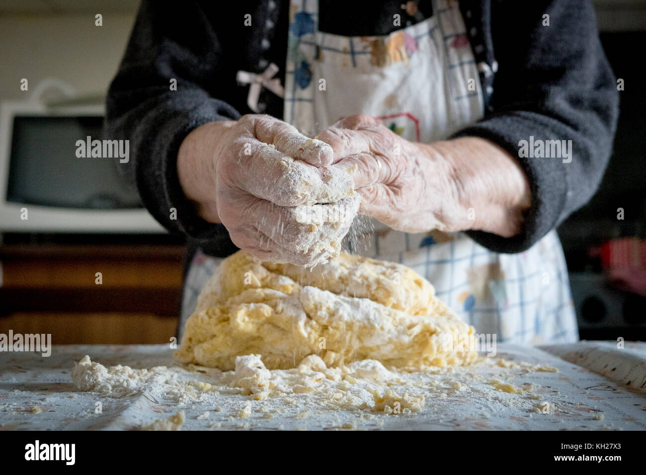 grandma making pasta the old traditional way in her home in italy Stock ...