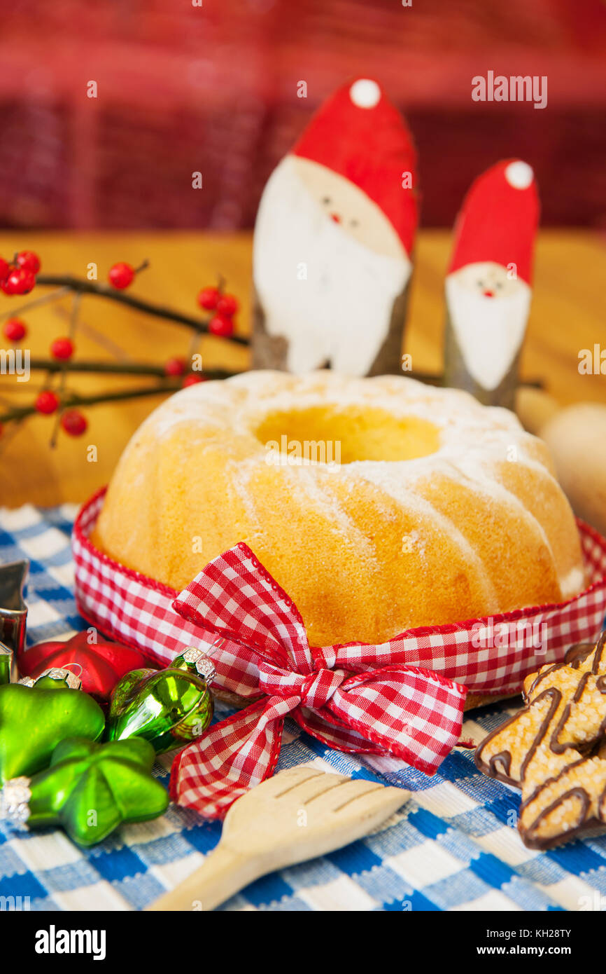 Turban cake hi-res stock photography and images - Alamy