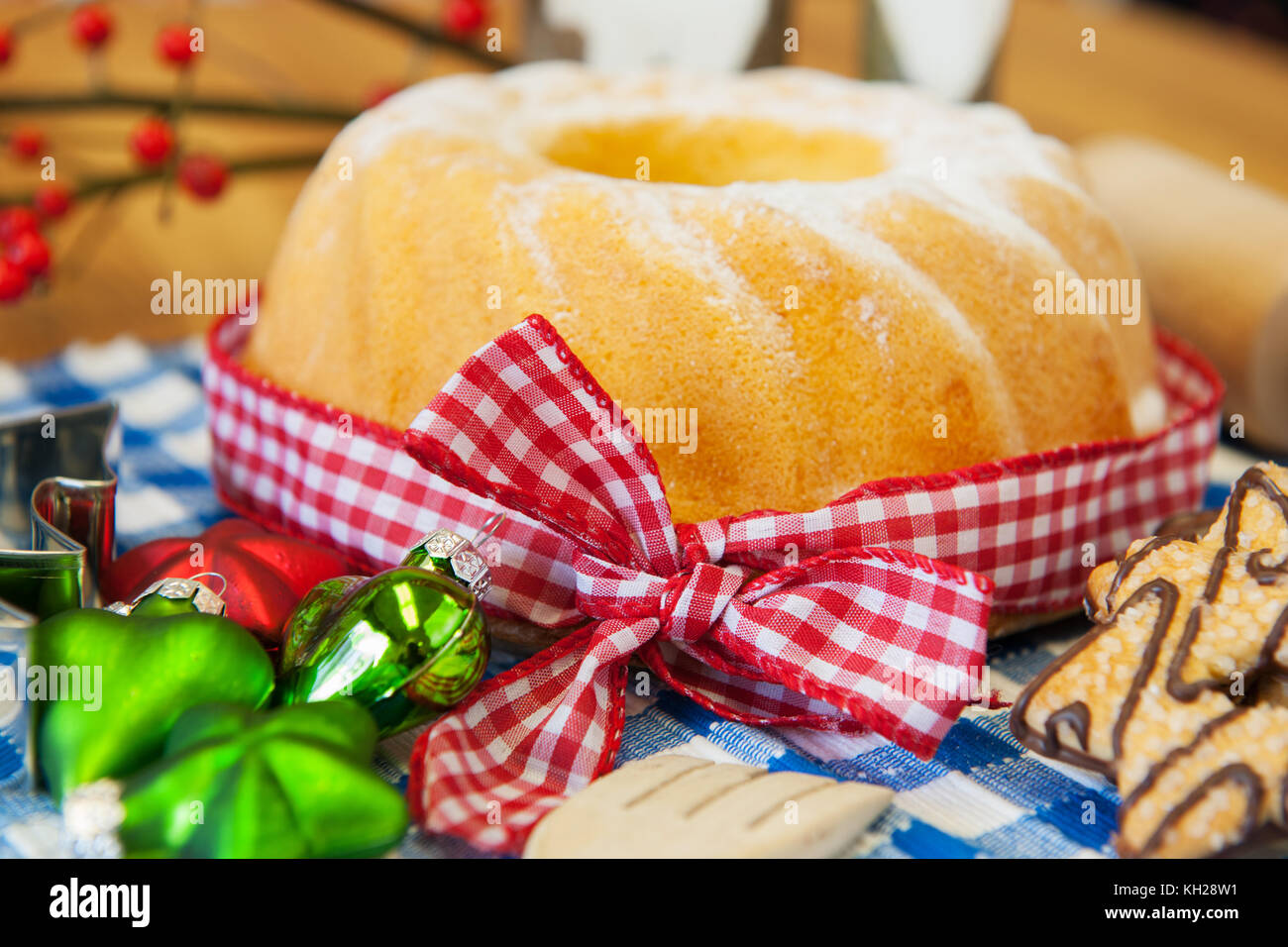 Turban cake hi-res stock photography and images - Alamy