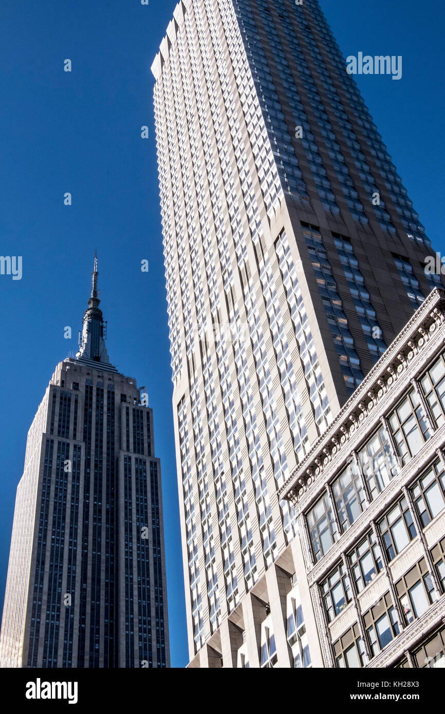 Empire State Building, New York with stars and stripes flying Stock ...