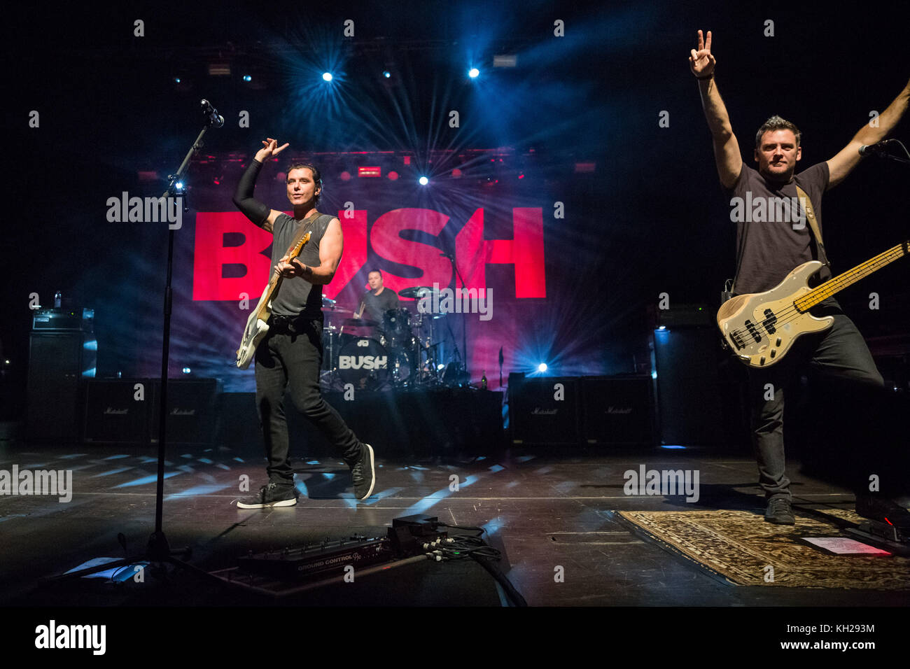 Bush performing live in concert at Coliseu dos Recreios Featuring ...