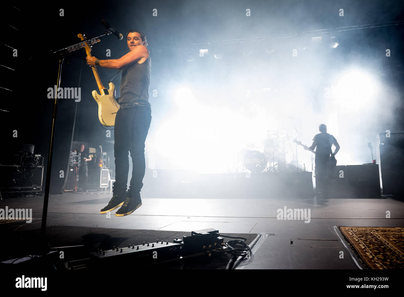 Bush performing live in concert at Coliseu dos Recreios Featuring ...