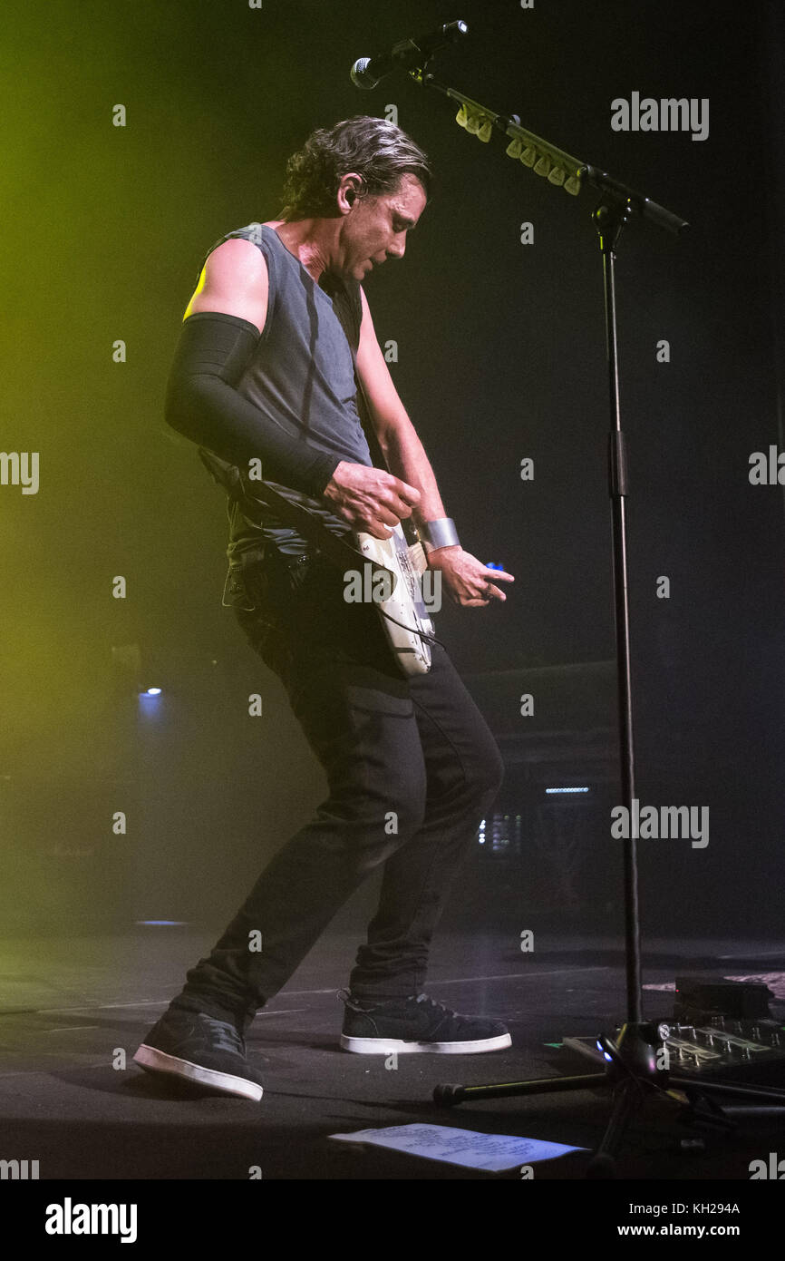 Bush performing live in concert at Coliseu dos Recreios Featuring ...