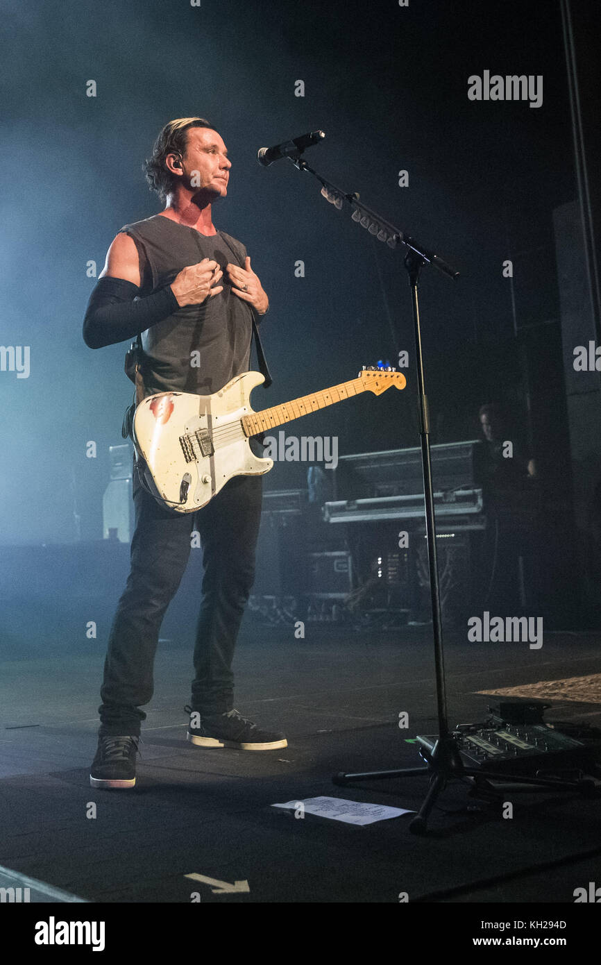 Bush performing live in concert at Coliseu dos Recreios Featuring ...