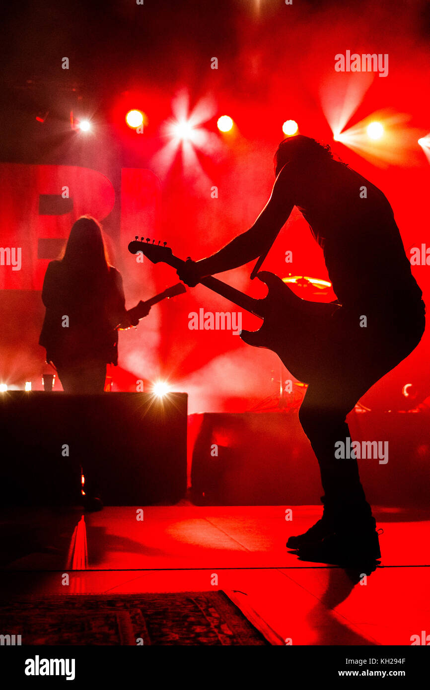 Bush performing live in concert at Coliseu dos Recreios Featuring ...