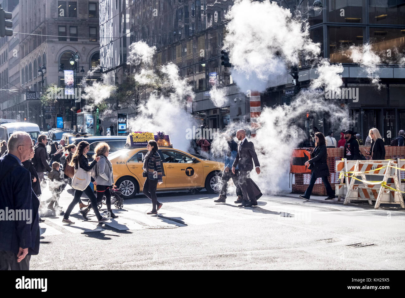 Walking city street traffic jam hi-res stock photography and images - Alamy