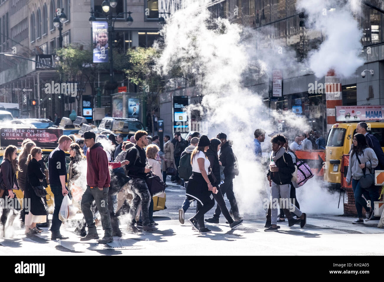traffic and pedestrians in New York Stock Photo - Alamy