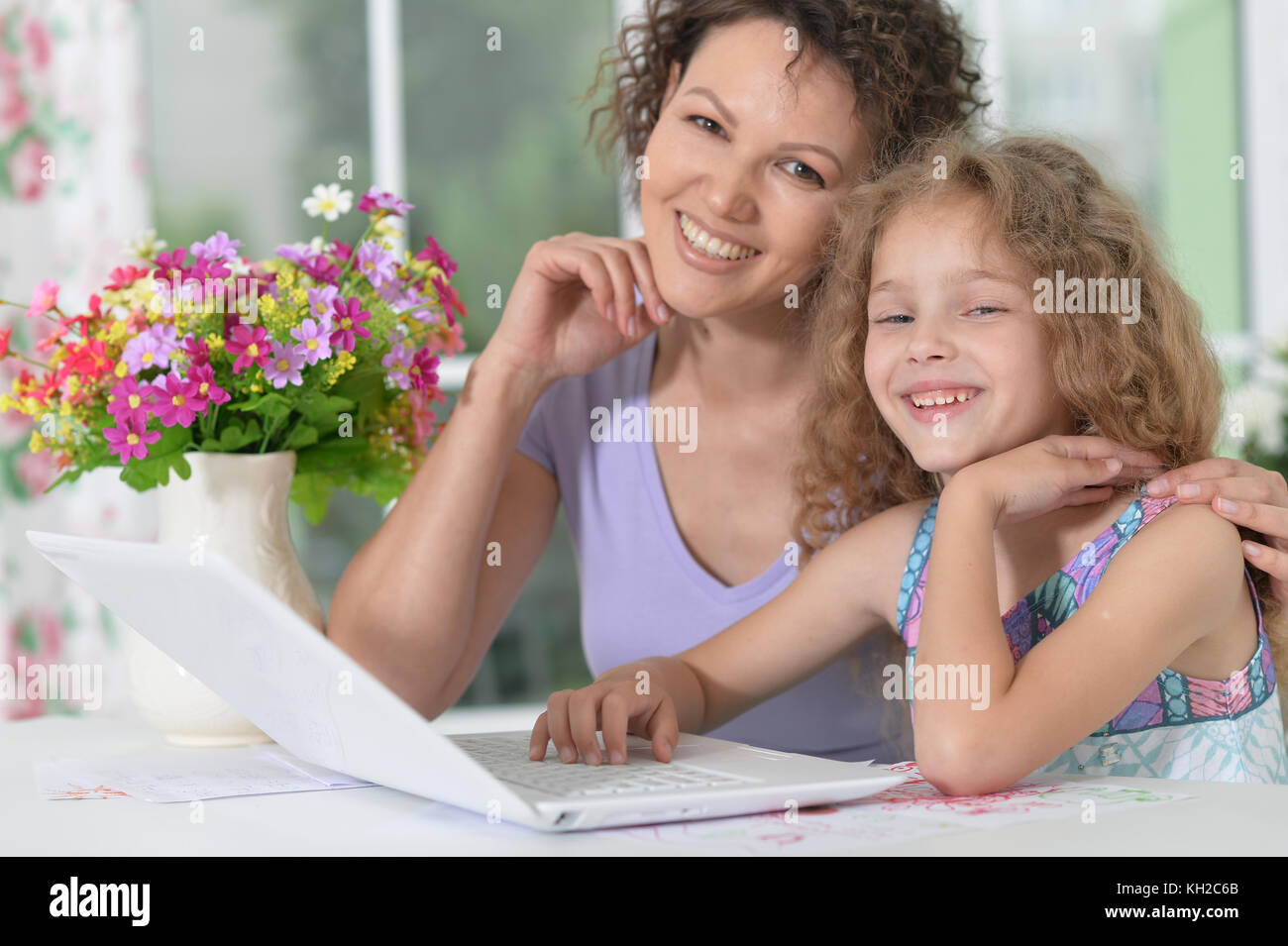 mother and daughter using laptop Stock Photo - Alamy
