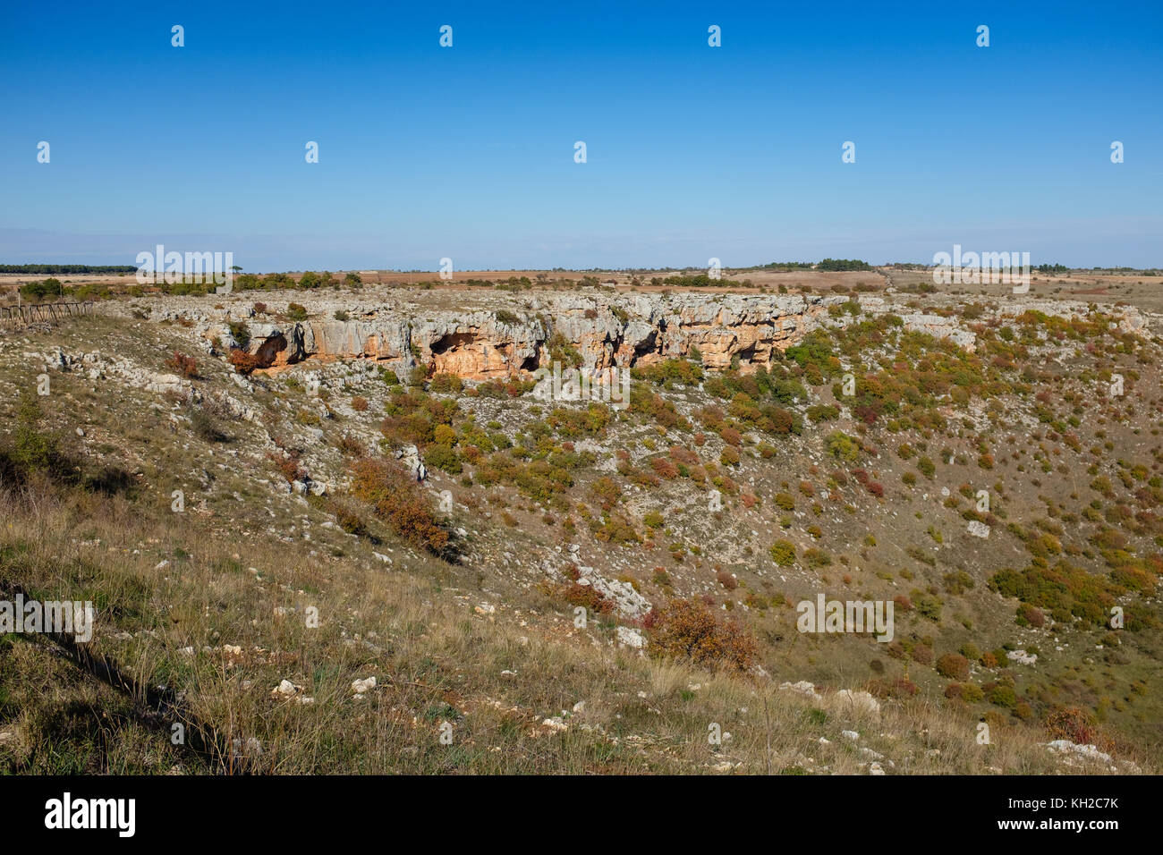 Biggest Apulian sinkhole called Pulo di Altamura. Italy Stock Photo - Alamy