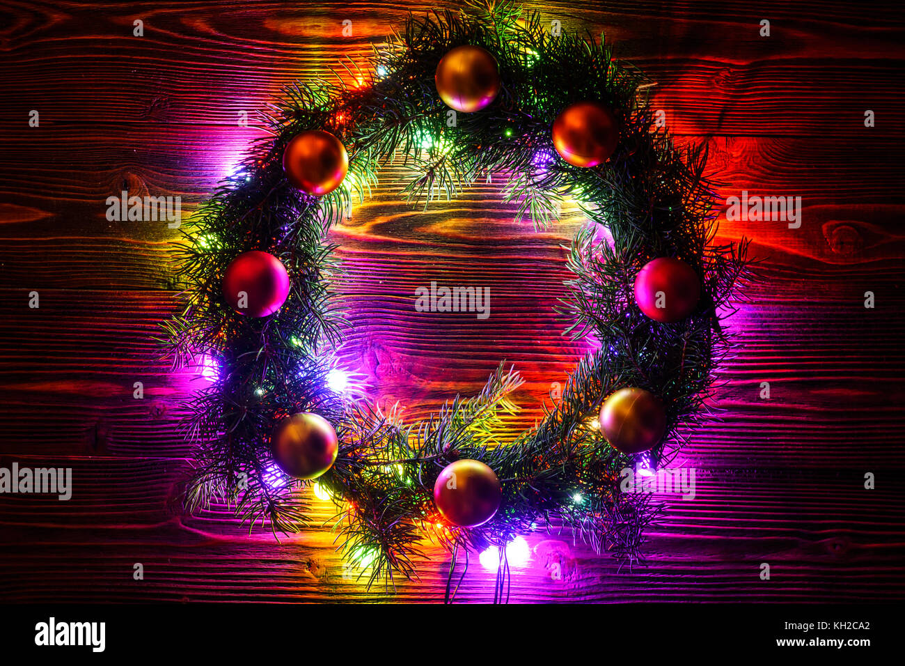 Wreath and garlands of colored light bulbs.Christmas background with ...