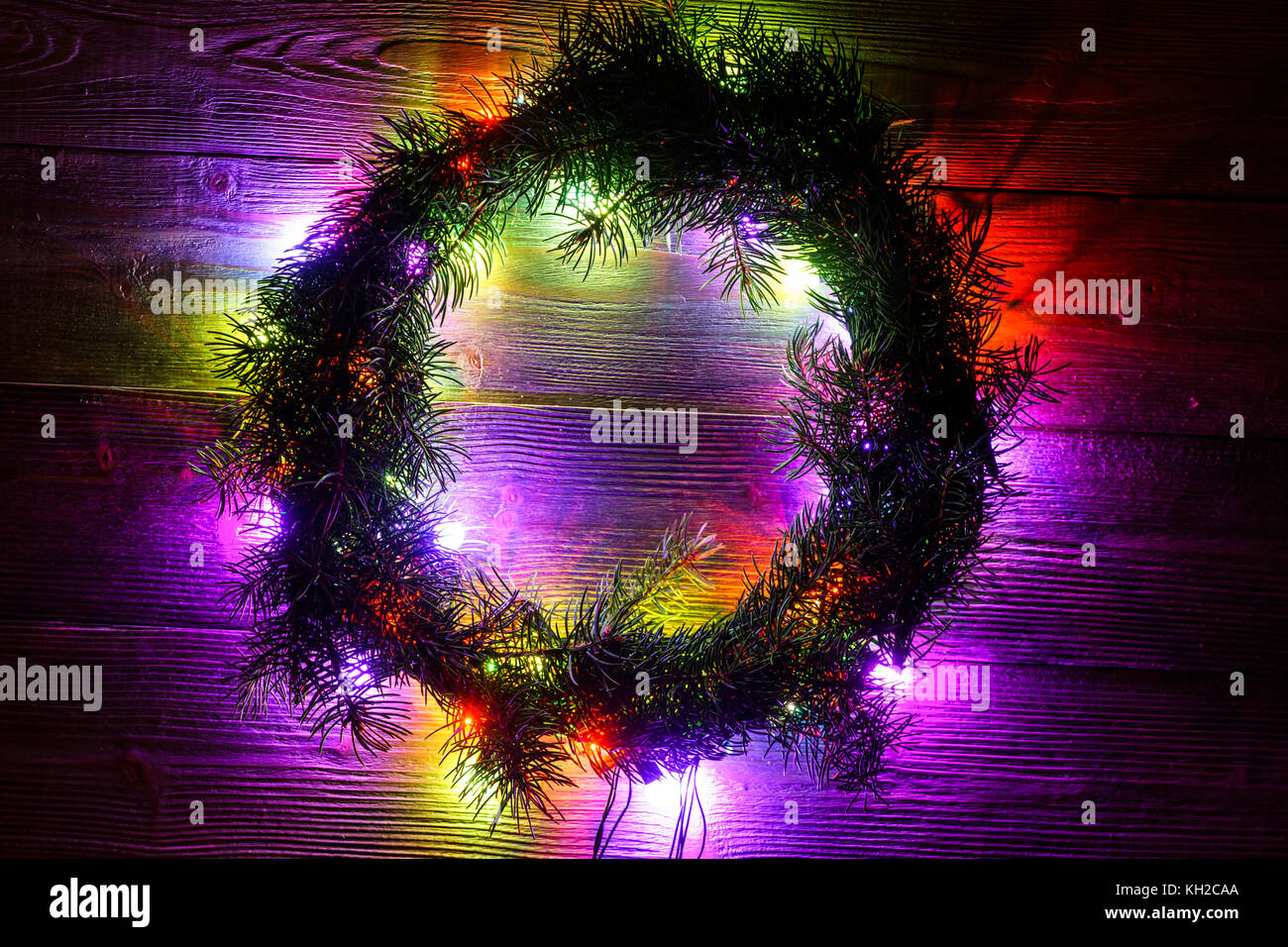 Wreath and garlands of colored light bulbs.Christmas background with ...