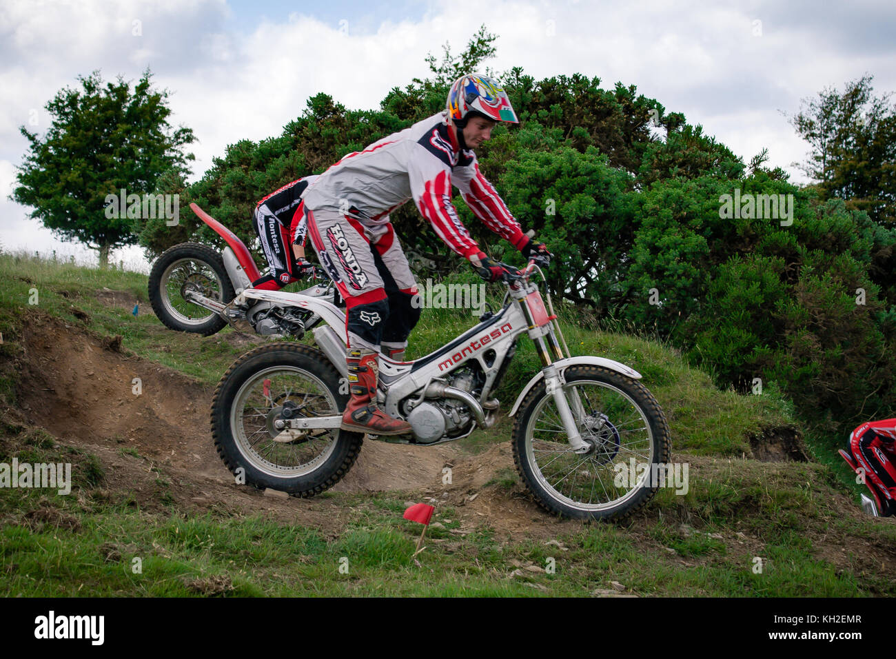 Motorbike road mountains ireland hi-res stock photography and images ...