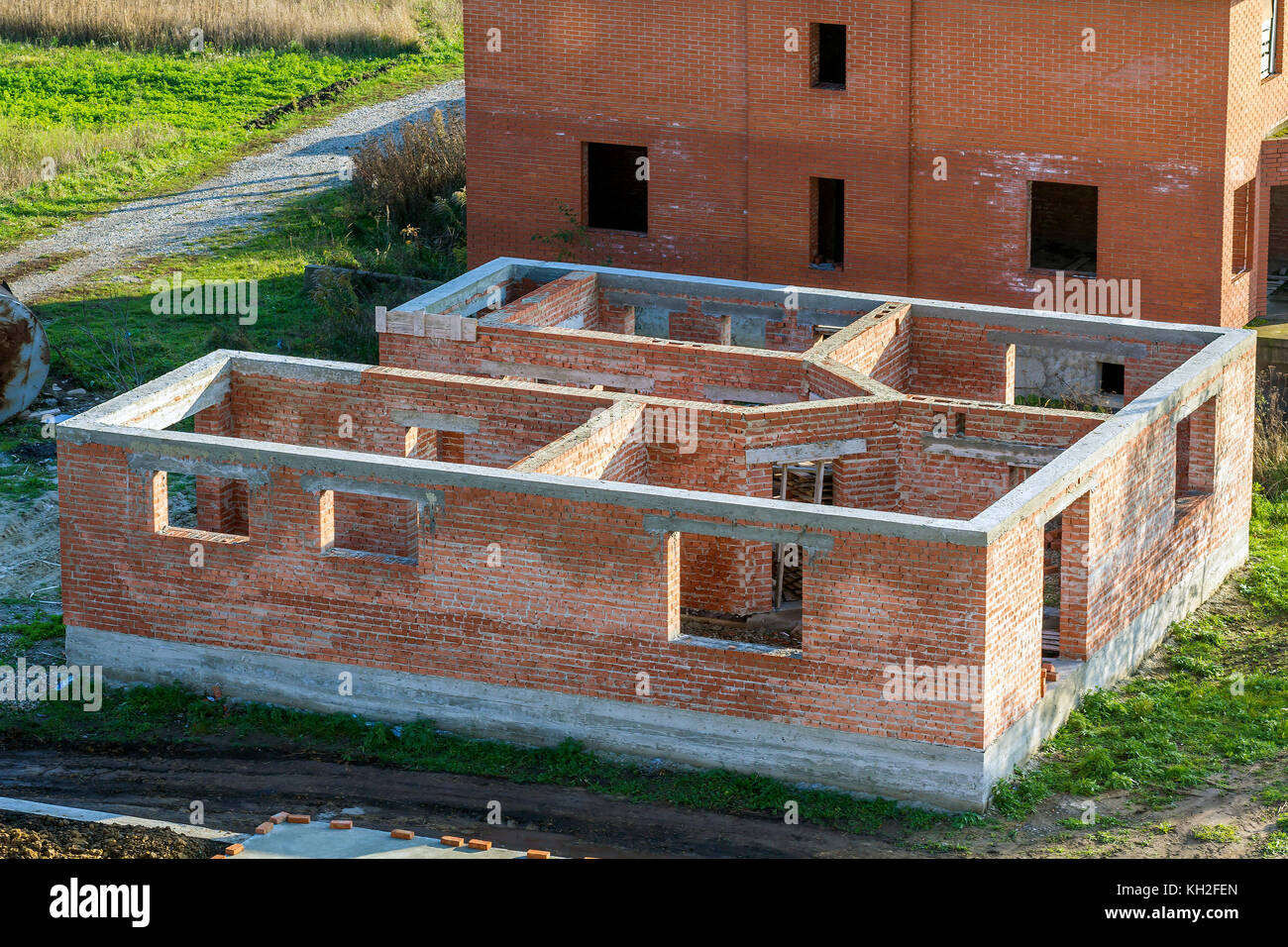 Construction of a new house. Brick walls Stock Photo - Alamy