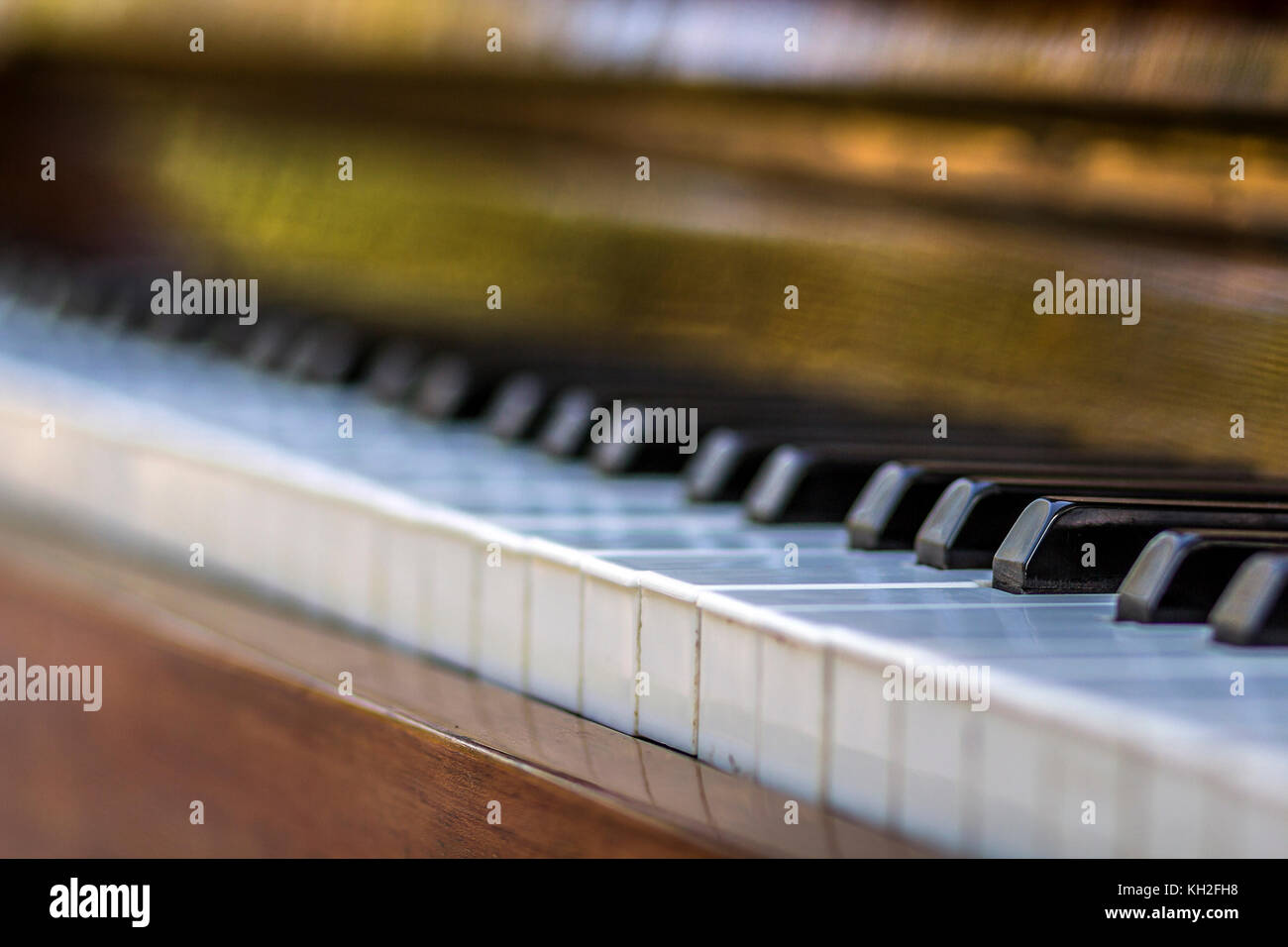 Close-up of piano keys. close frontal view Stock Photo - Alamy