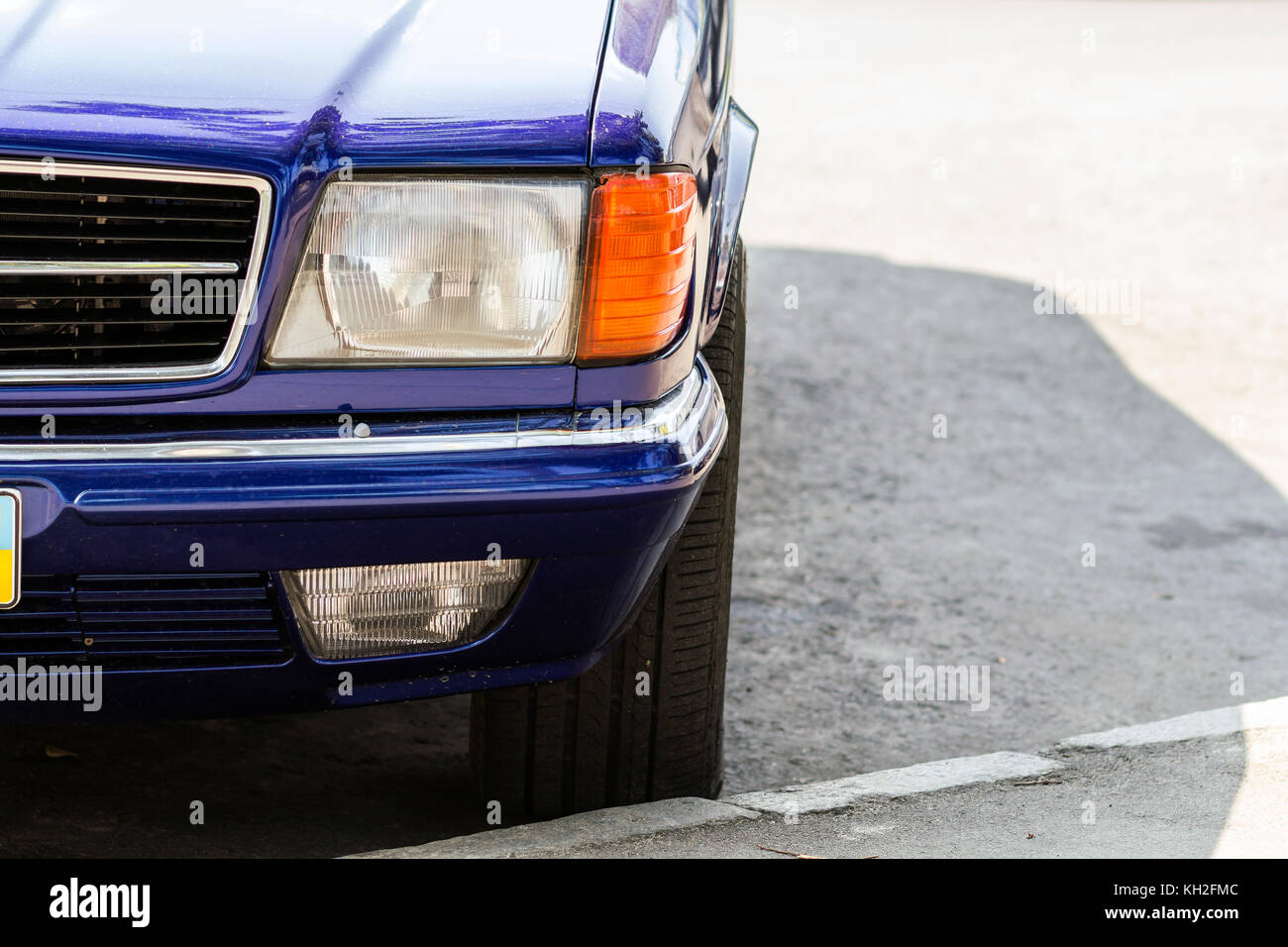 Close-up detail image of front part of an old car Stock Photo - Alamy
