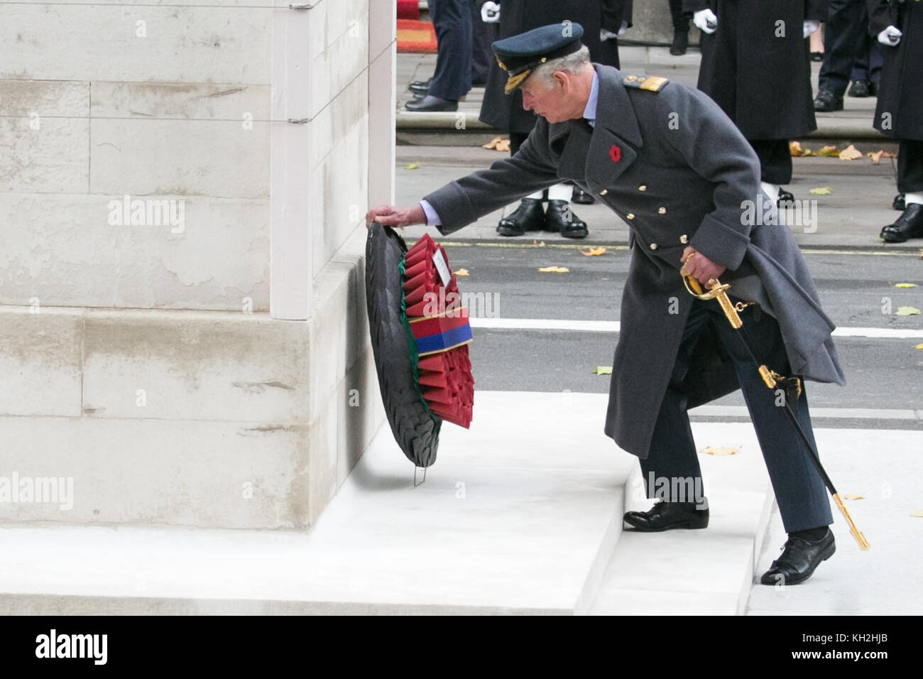 Poppy Wreath On Cenotaph And Queen High Resolution Stock Photography ...