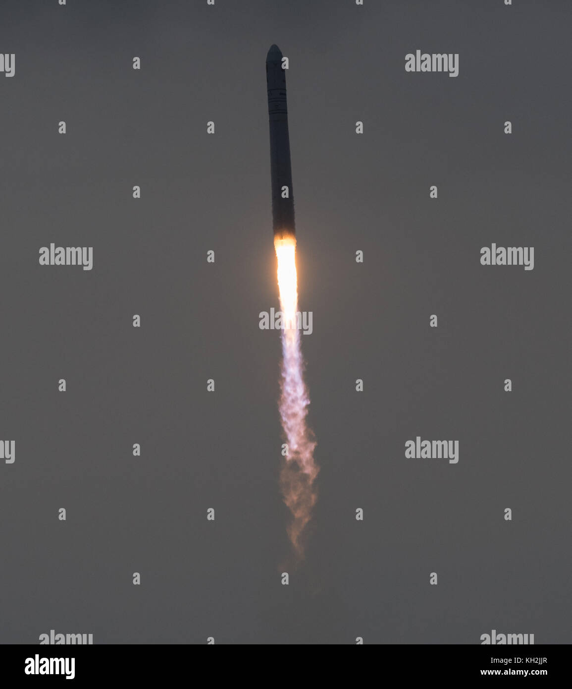 Orbital atk 8 hi-res stock photography and images - Alamy