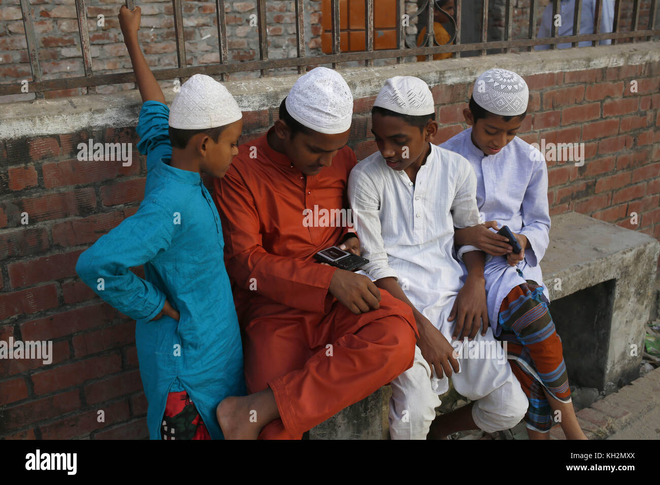 Madrasa and students hi-res stock photography and images - Alamy