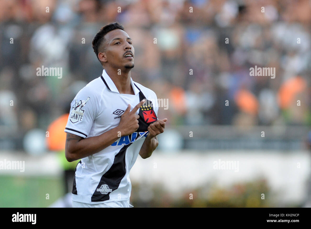 Rio De Janeiro, Brazil. 12th Nov, 2017. Caio Monteiro celebrates goal ...