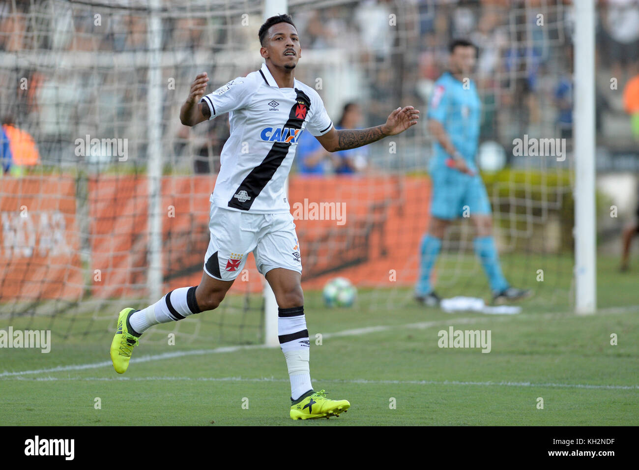 Rio De Janeiro, Brazil. 12th Nov, 2017. Caio Monteiro celebrates goal ...