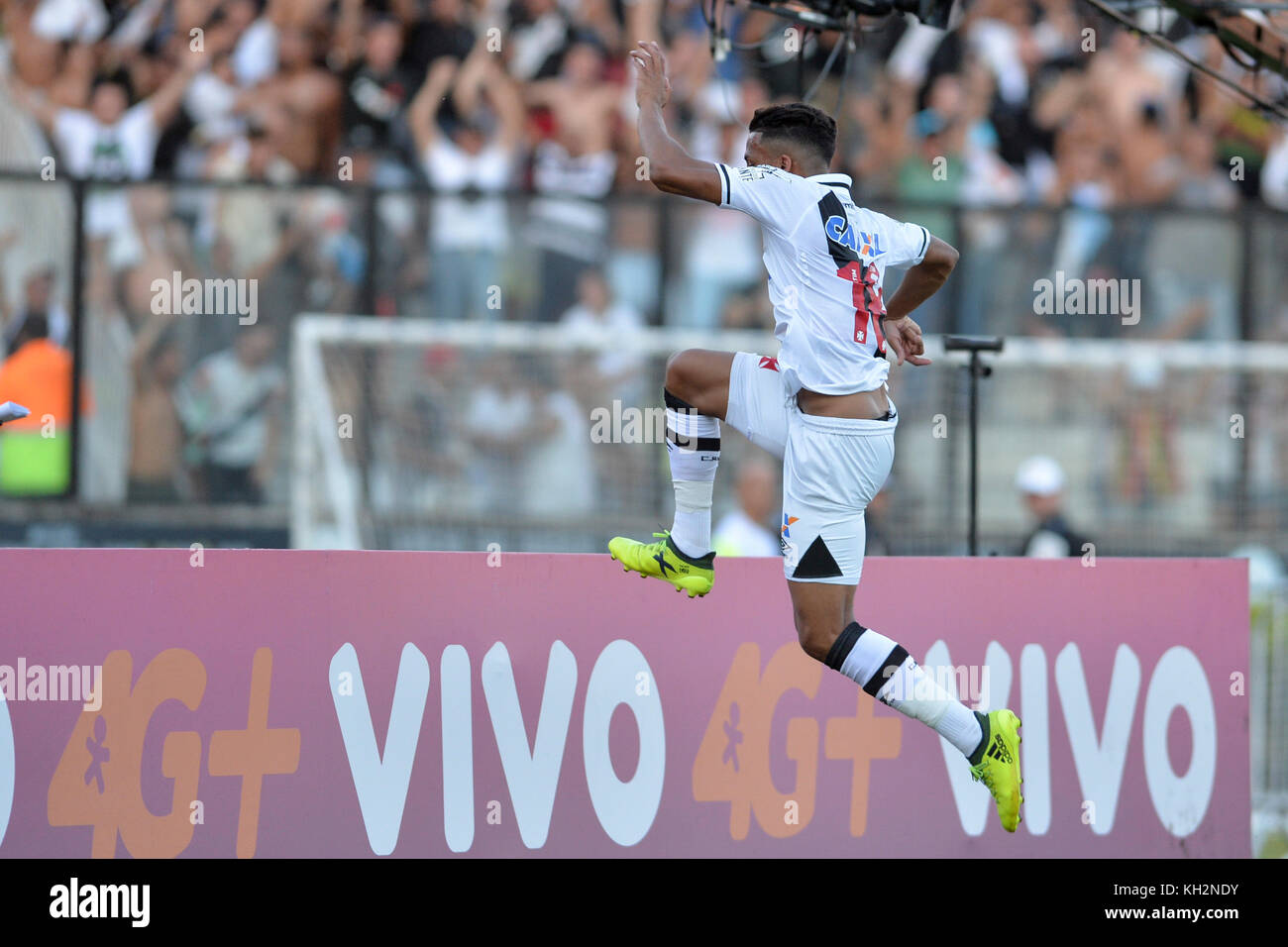 Rio De Janeiro, Brazil. 12th Nov, 2017. Caio Monteiro celebrates goal ...