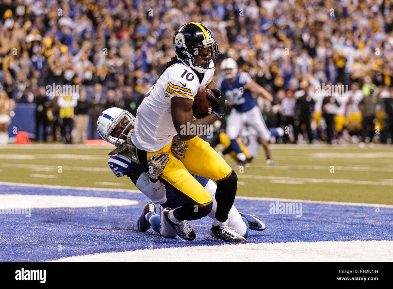 Two point conversion hi-res stock photography and images - Alamy