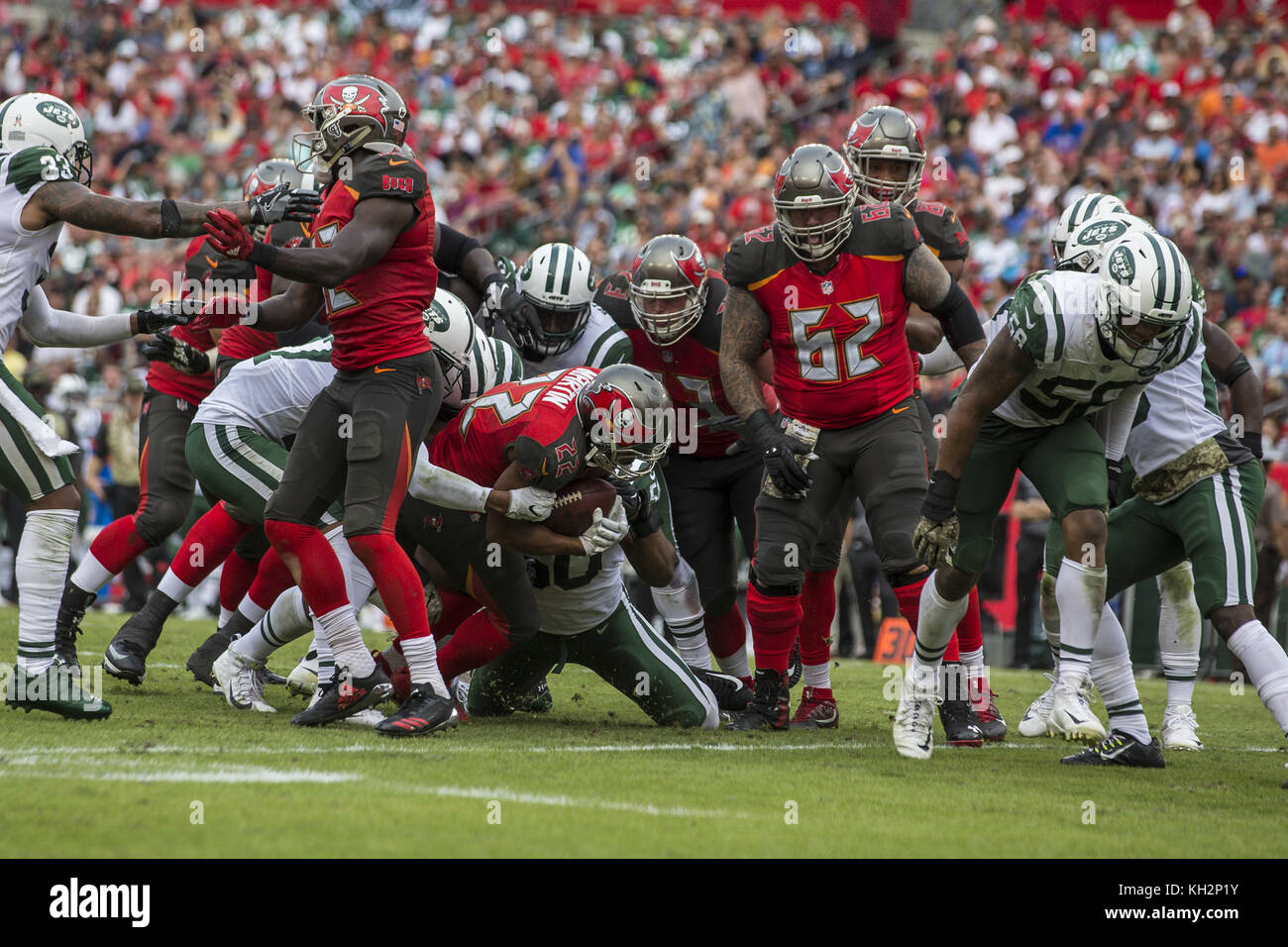 Tampa bay buccaneers stadium hi-res stock photography and images - Alamy