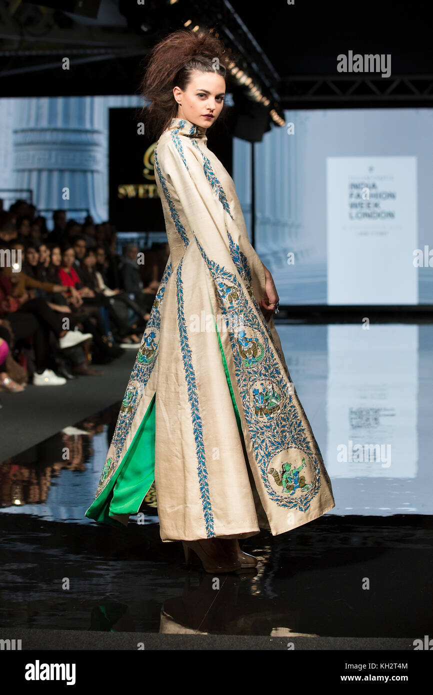 London, UK. 12th Nov, 2017. Models on catwalk showcasing existing and ...