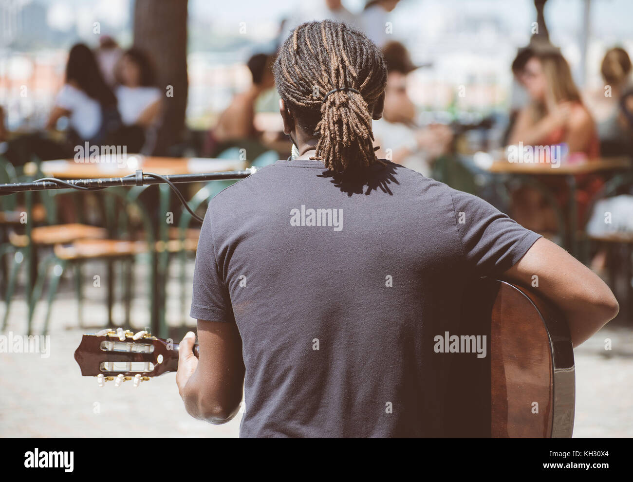 Street musician playing and singing in outdoor cafe Stock Photo - Alamy
