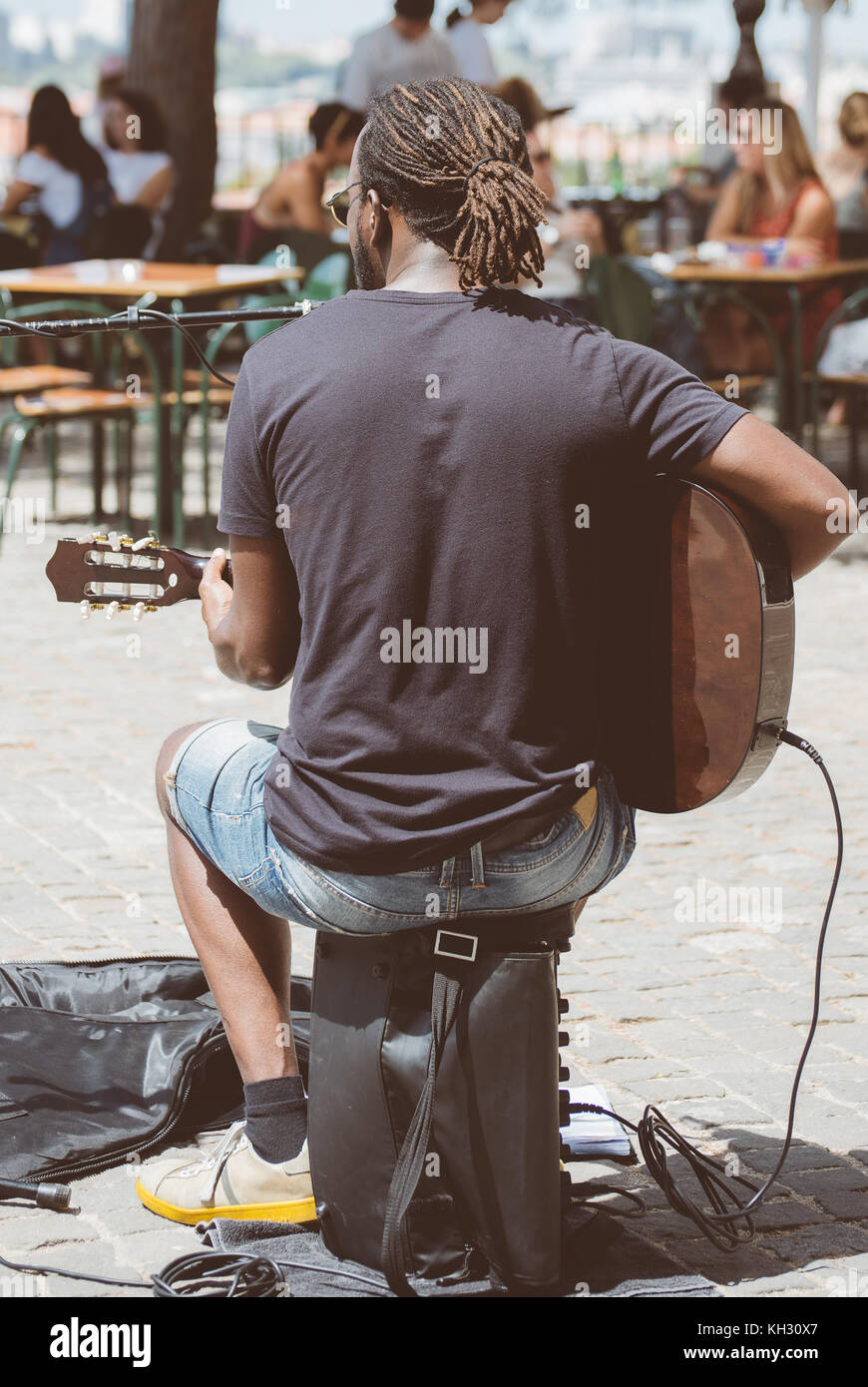 Street musician playing and singing in outdoor cafe Stock Photo - Alamy