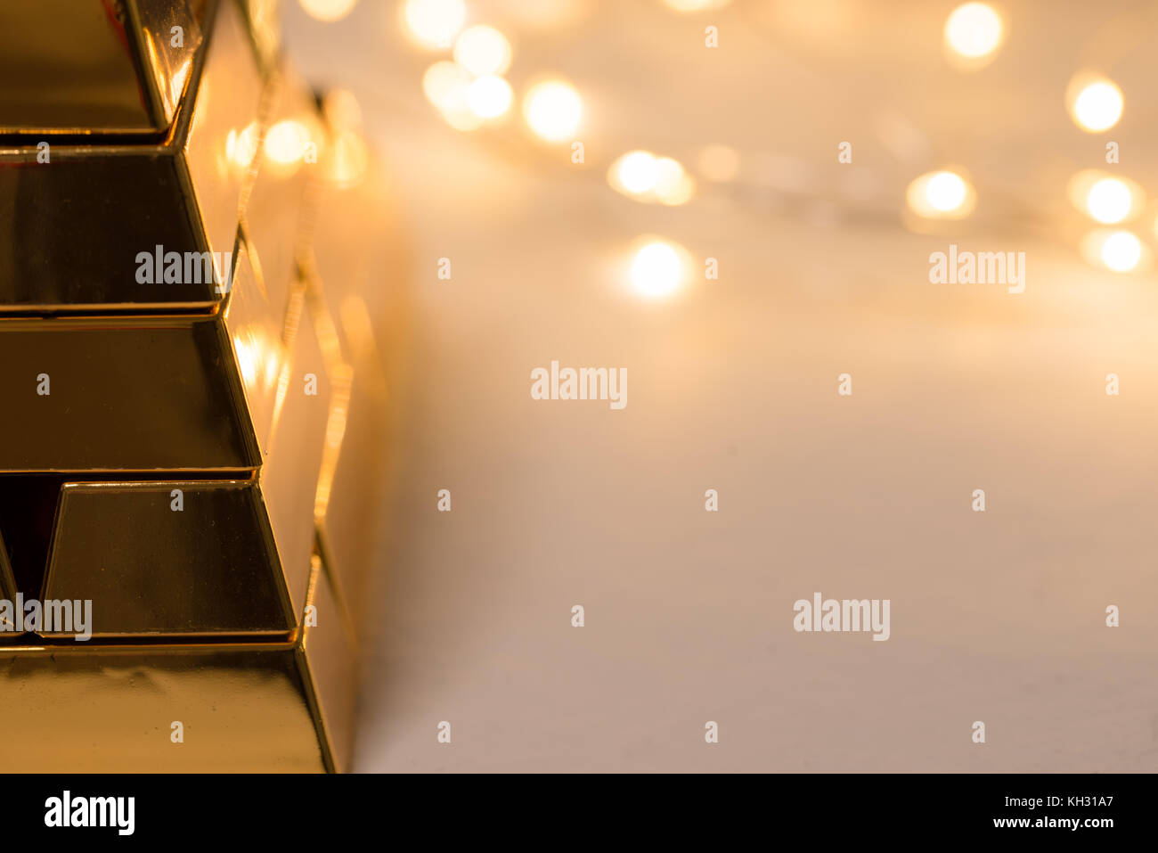 Pyramide gold hi-res stock photography and images - Alamy