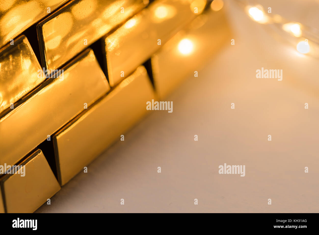 Financial pyramide hi-res stock photography and images - Alamy