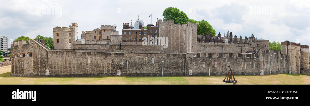 Tower of London, England, medieval fort and prison along River Thames ...