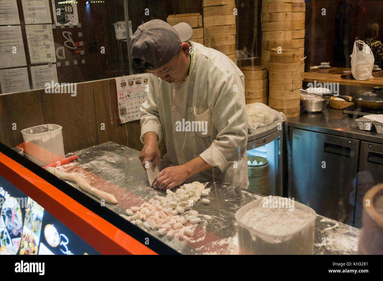 Chinese chef hi-res stock photography and images - Alamy
