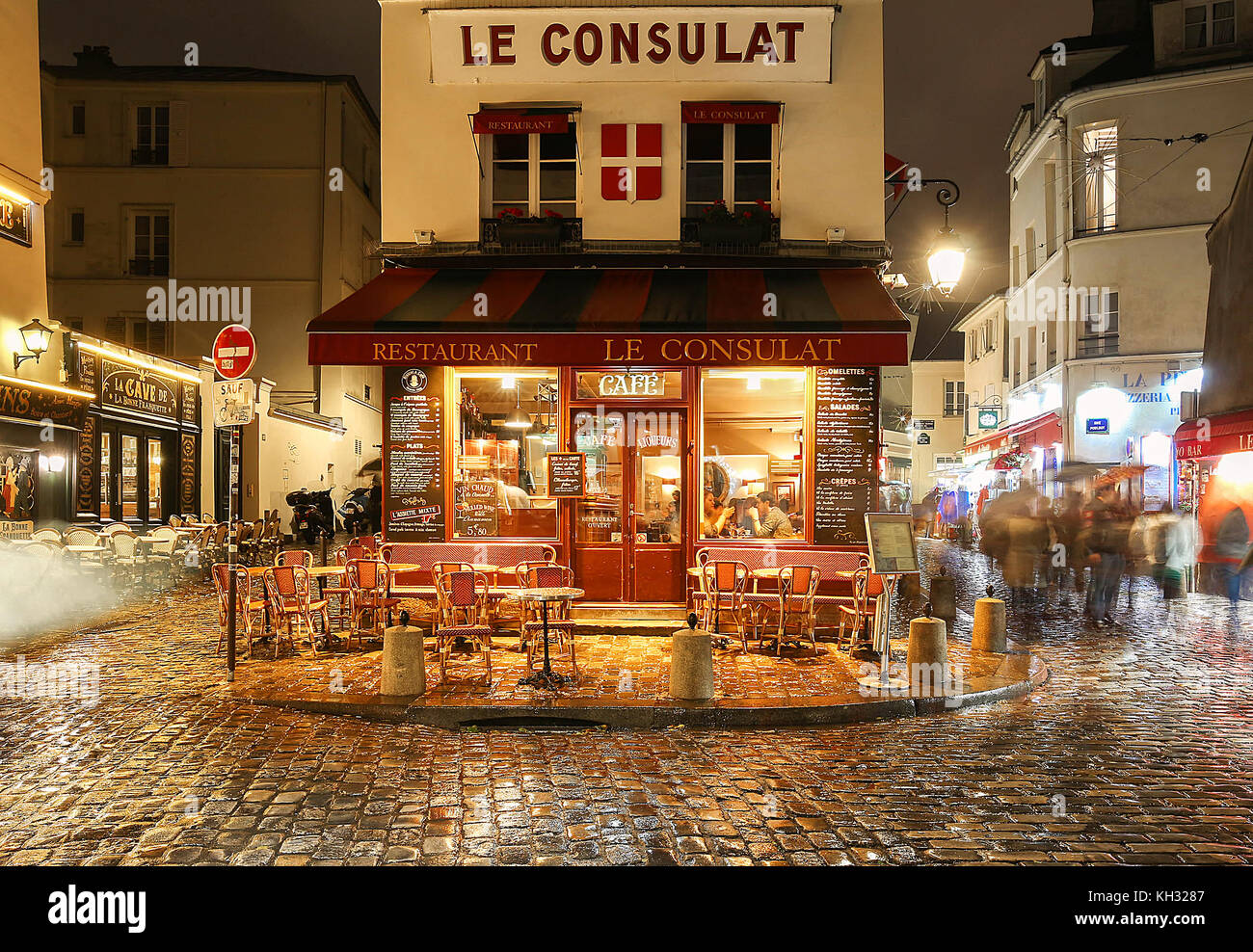 Paris corner cafe montmartre hi-res stock photography and images - Alamy
