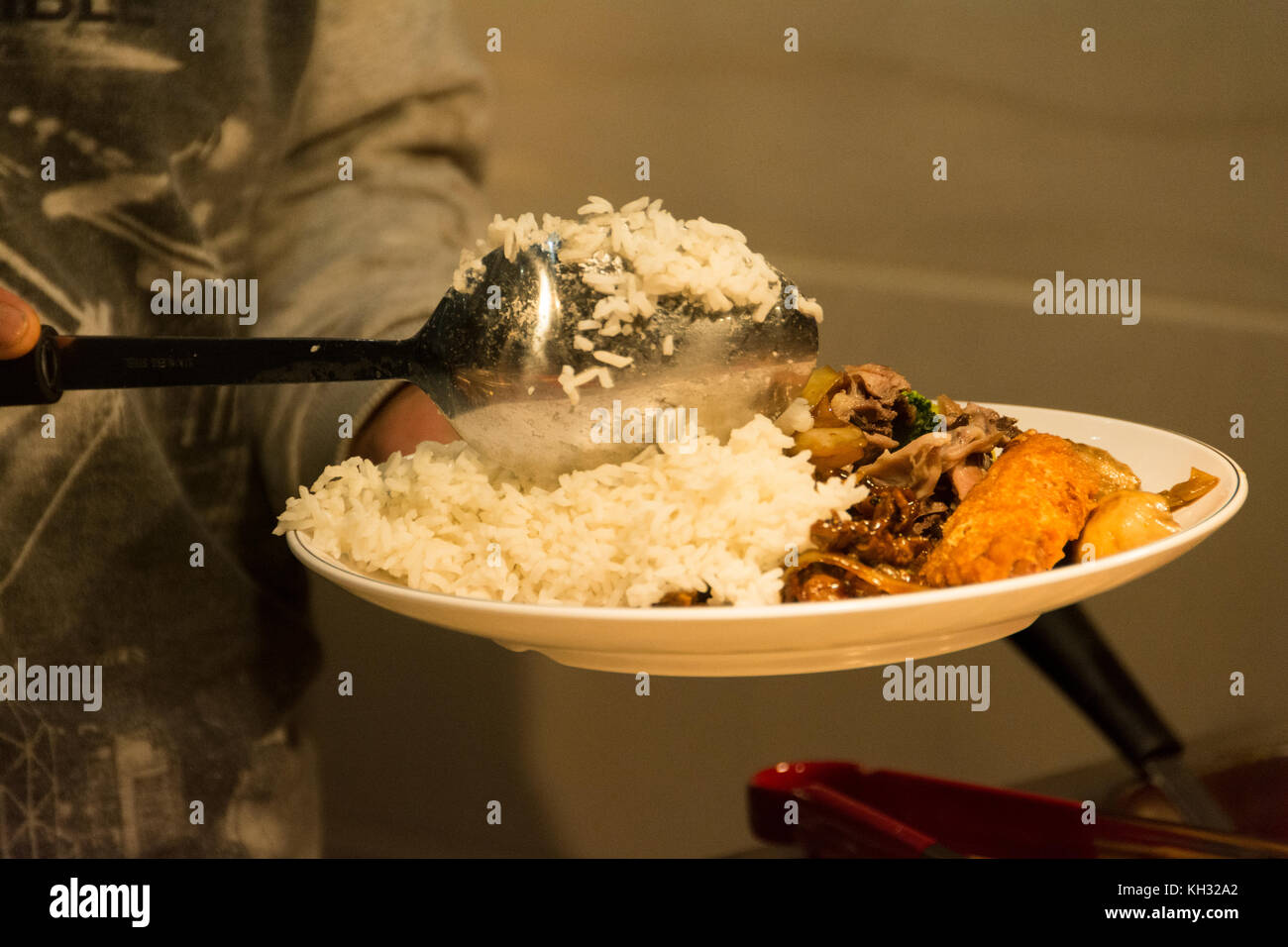 Customers helping themselves to food in a Chinese restaurant in China ...
