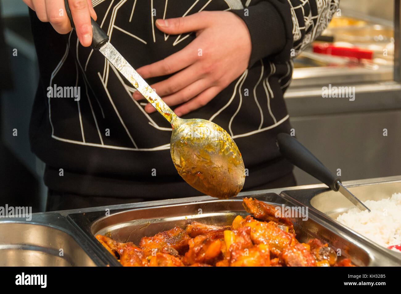 Customers helping themselves to food in a Chinese restaurant in China ...